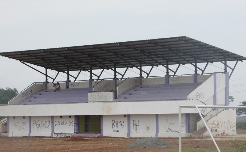 Miris, Stadion Mini Mauk Dicorat-Coret - Wartatangerang.com